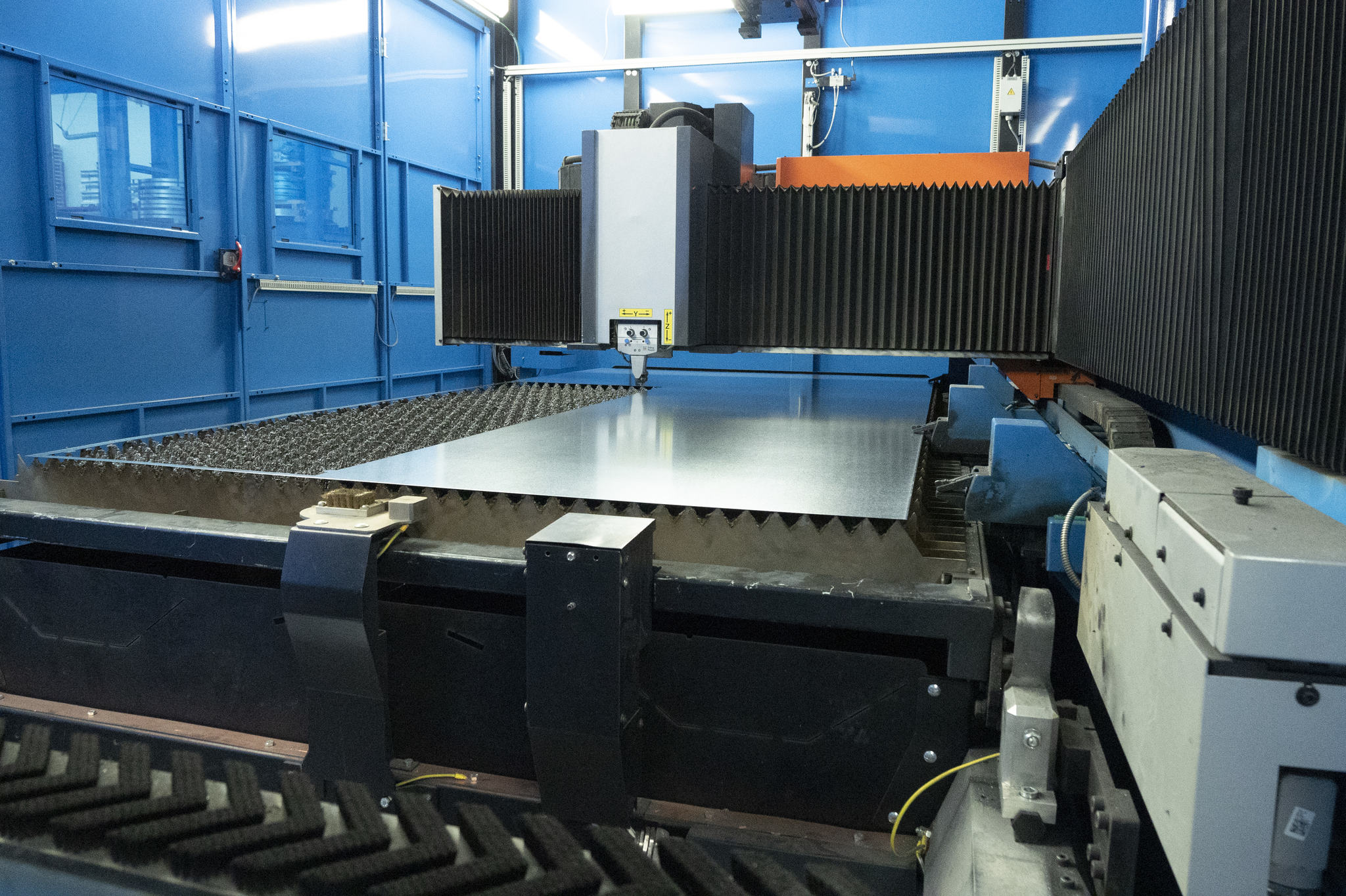 Automatic cutting, storing, and sorting, with 850 million combinations ...